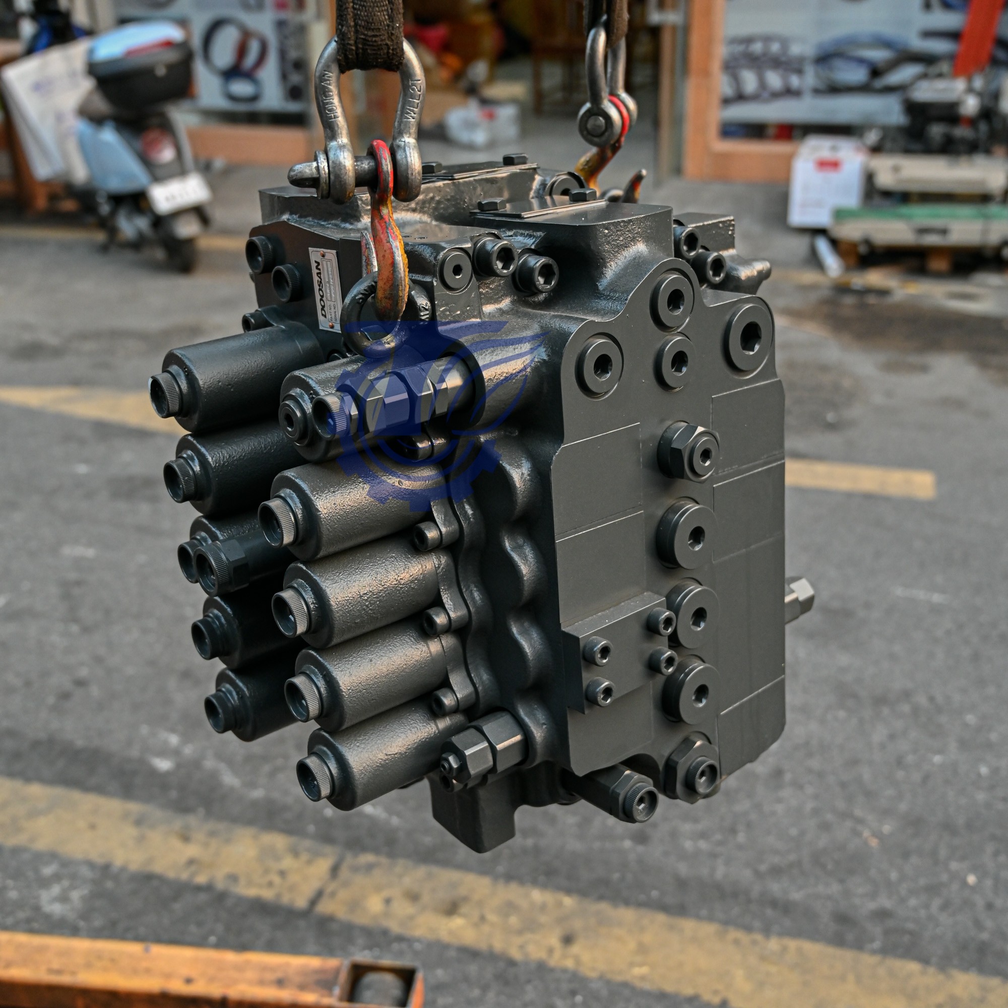 UX28 UX28-86 Main Control Valve For Volvo EC210B EC240B Doosan Daewoo ...